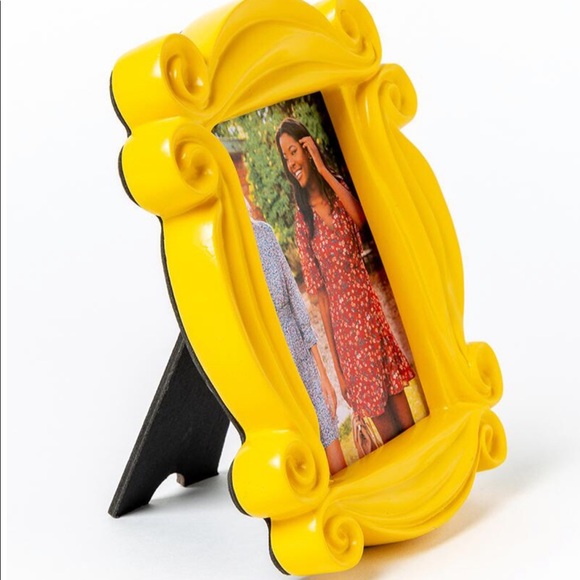 FRIENDS | Wall Decor | Nwt Friends Tv Show Yellow Peephole Frame | Poshmark